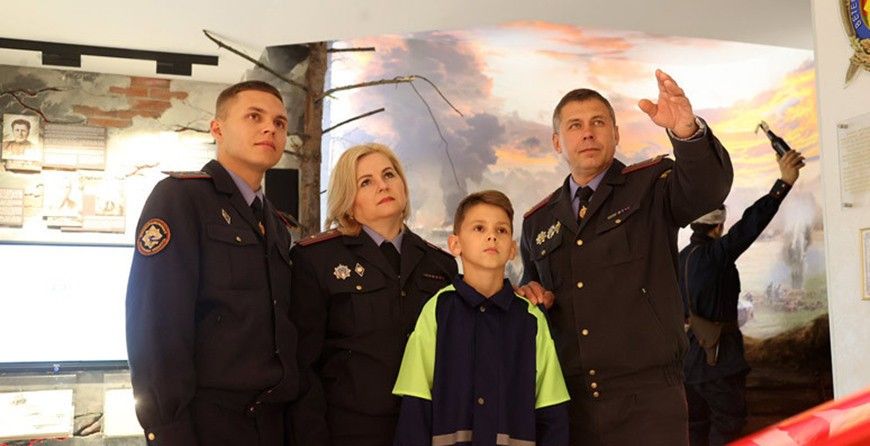 Lukashenko sends anniversary day greetings to Belarusian police